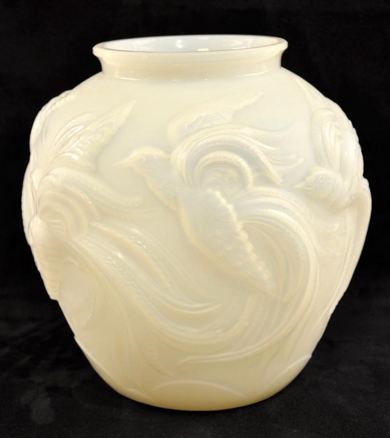 Verlys Vase Opalescent Birds Of Paradise Art Deco 1930